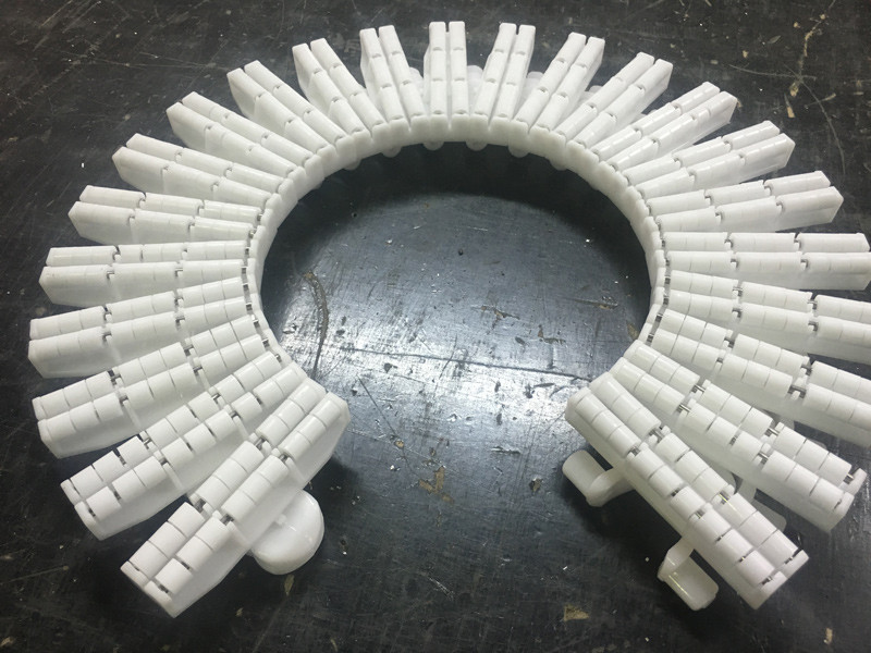 Low friction Plastic roller top conveyor chains for medical industry ...