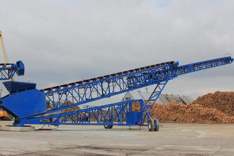 Telescopic belt conveyor used for barge loading or tracking solution ...