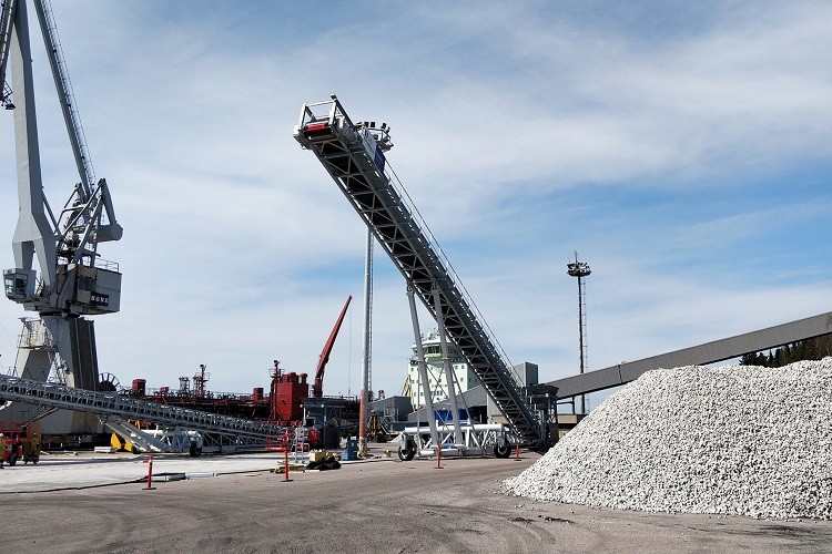 Barge loading belt conveyors designed by mobile solution | Port ...