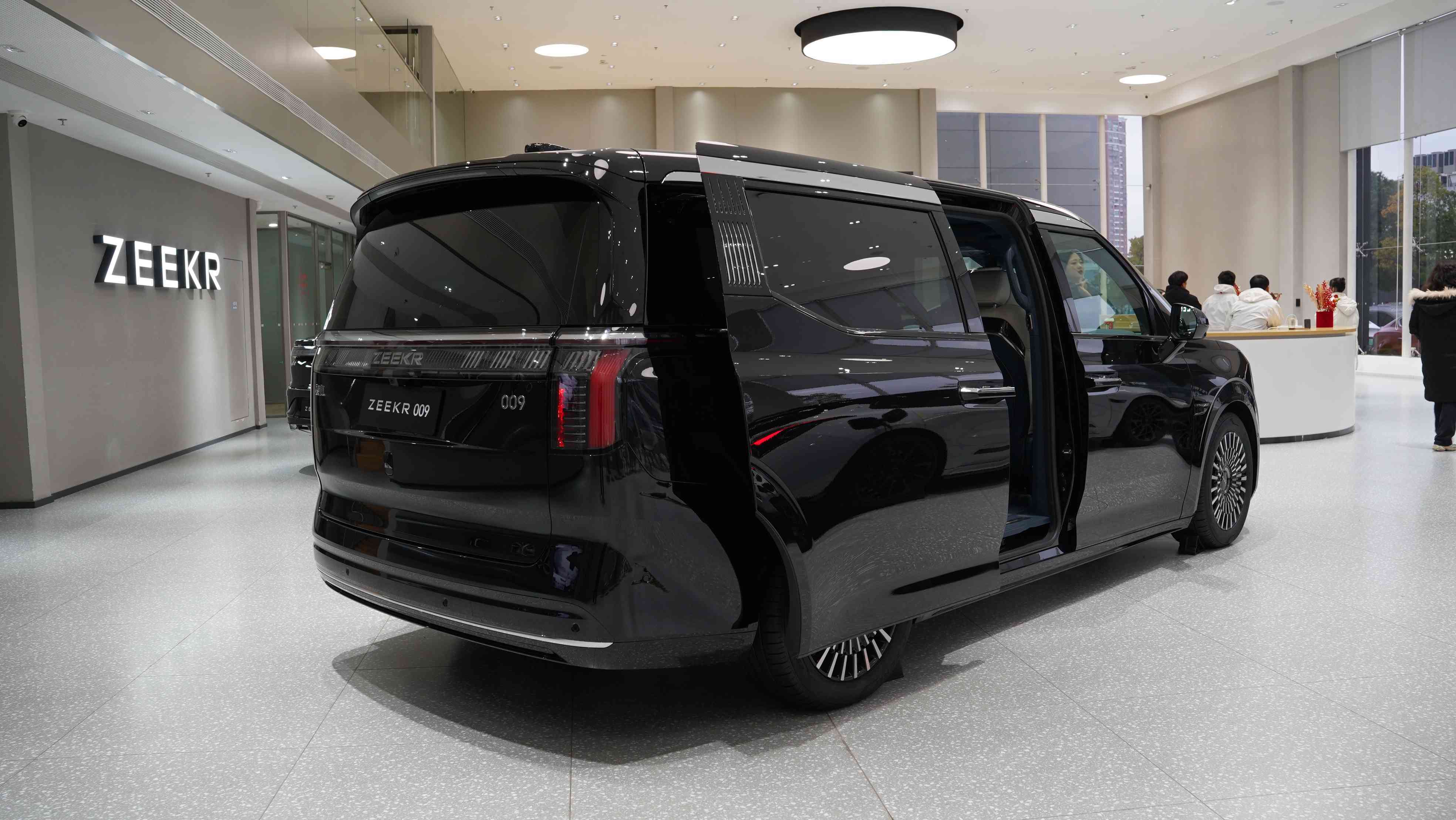 ZEEKR 009 Used Luxury Electric Minivan - Global Wholesale by ...